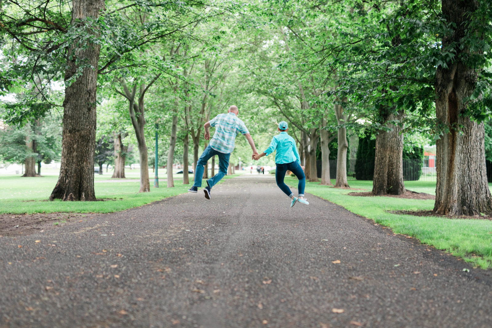 Making Your Spring Engagement Photos Pop - blytheweddings.com