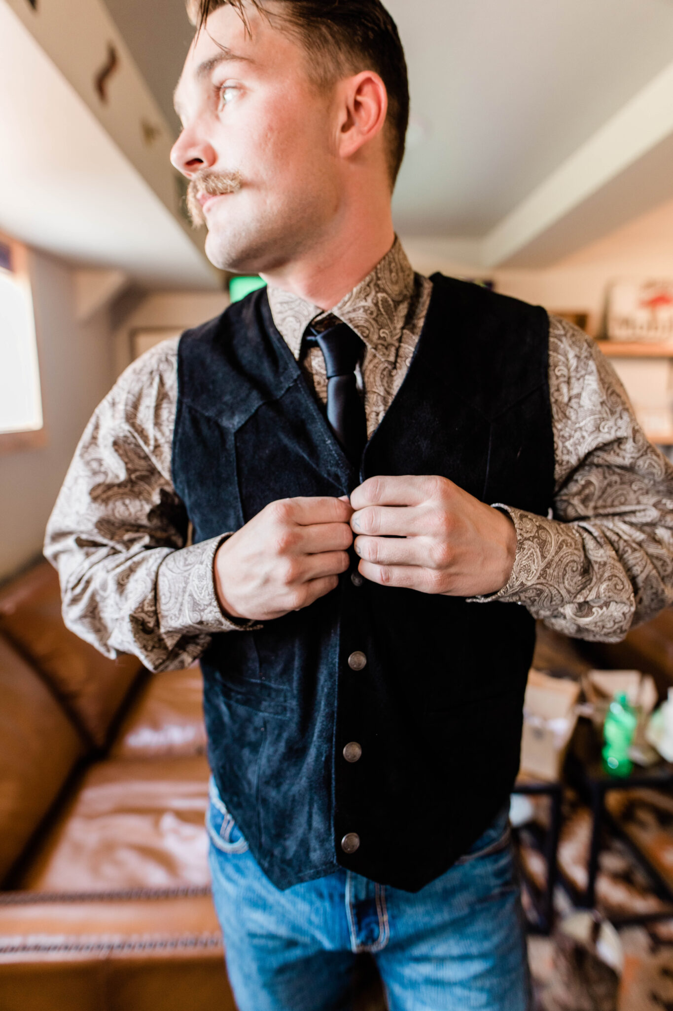 Bohemian Inspired Mint Barrel Barn Wedding | blytheweddings.com