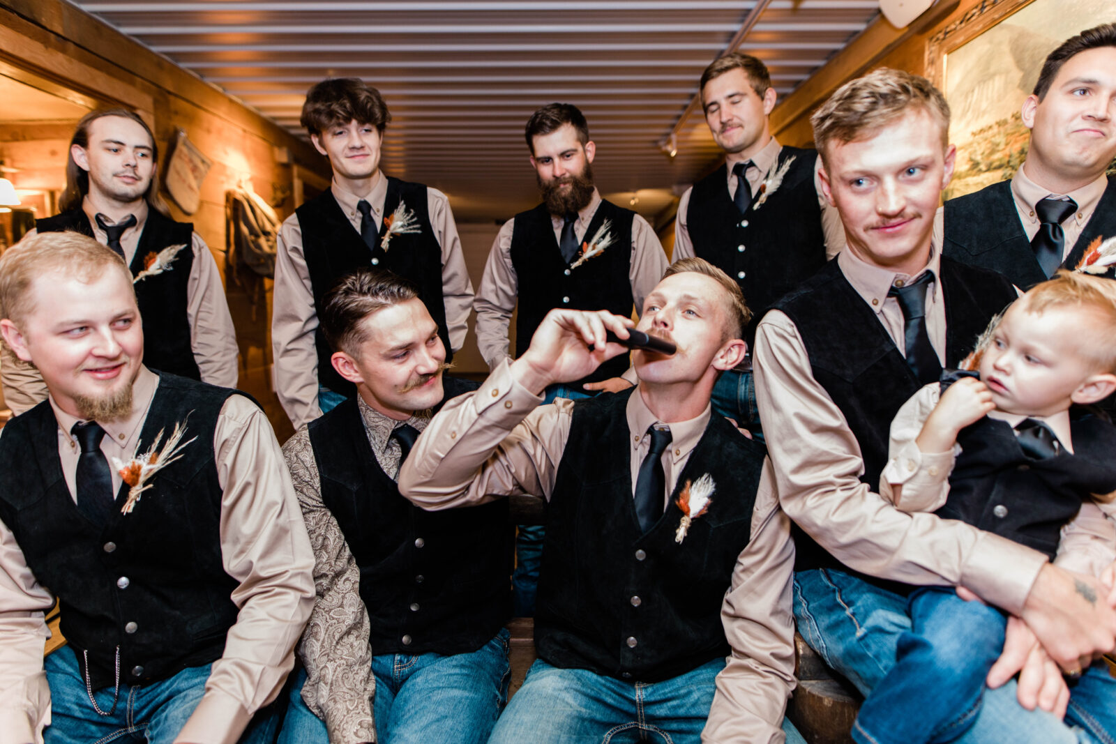 Bohemian Inspired Mint Barrel Barn Wedding | blytheweddings.com